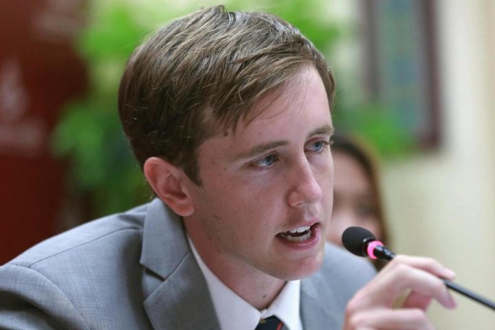 U.S. YouTube star in Thailand faces charges for coin stunt - National | Globalnews.ca