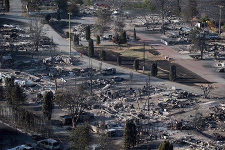 Dramatic images show intensity of wildfires raging in B.C., western U.S ...