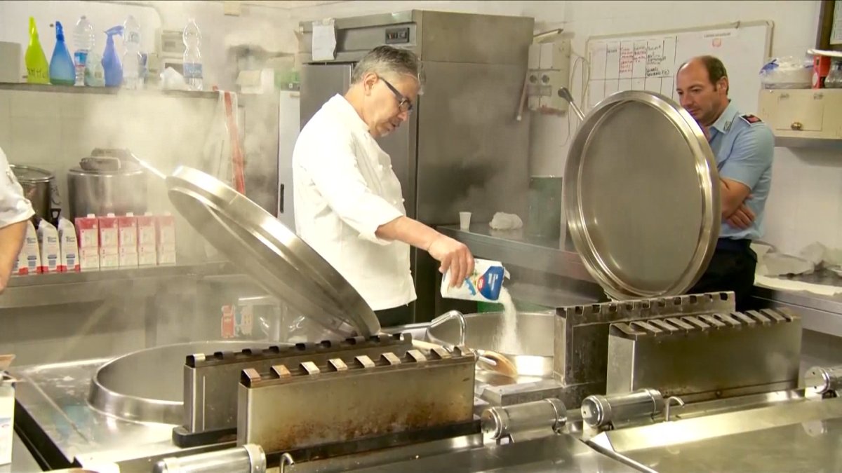Inmates at high-security Tuscan prison serve up Prosecco, hors d ...