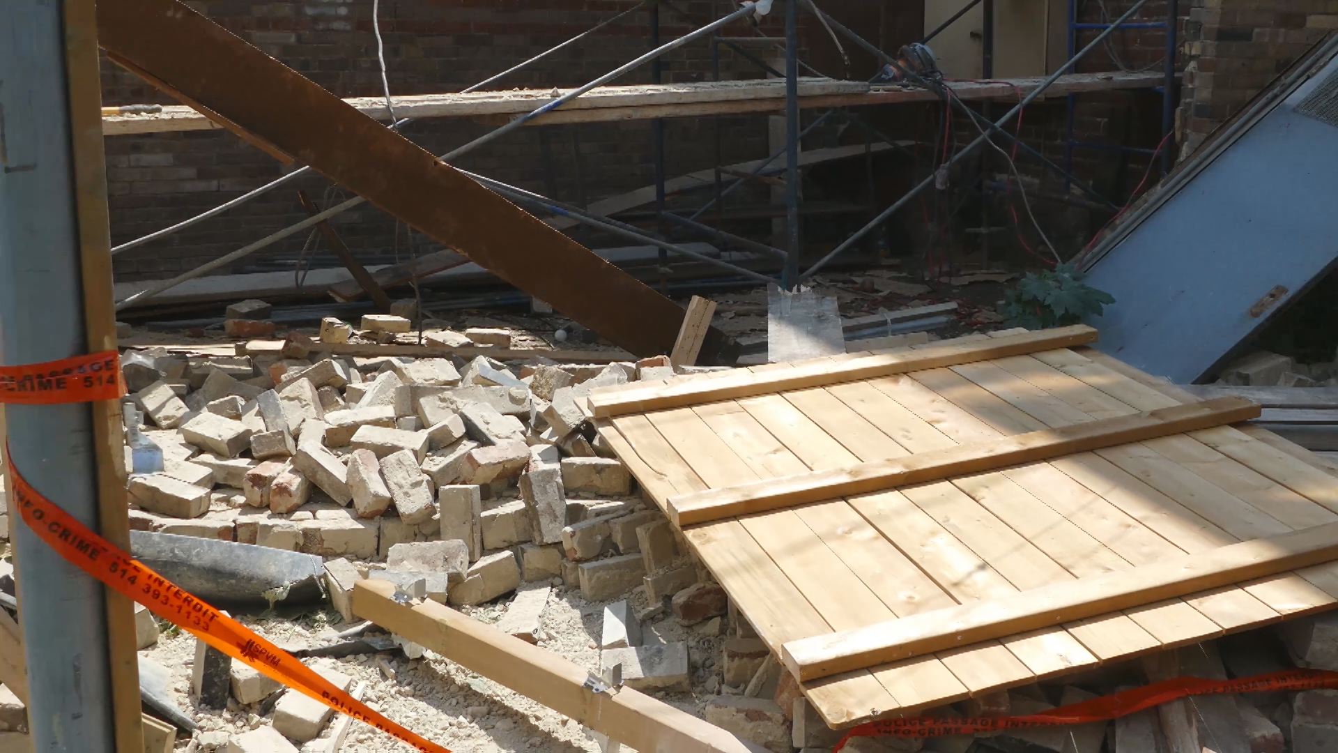 Brick wall collapses on two workers in Outremont - Montreal | Globalnews.ca