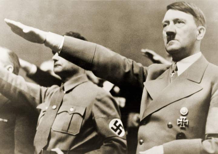 Chinese tourists arrested after giving ‘Heil Hitler’ salutes in Germany ...