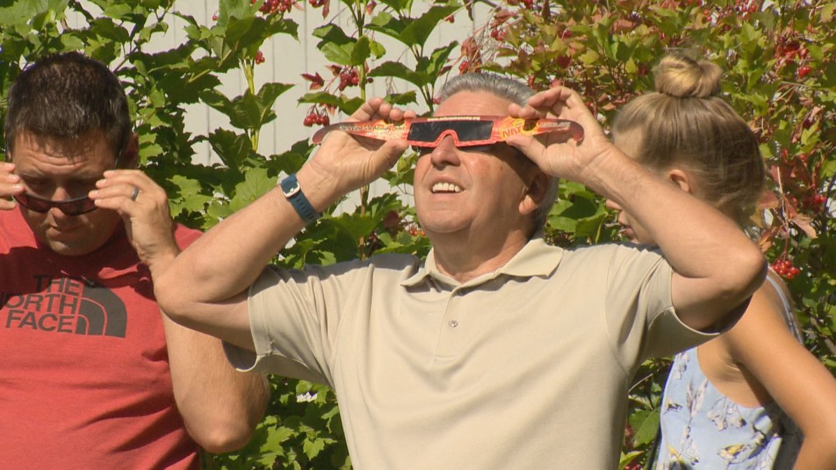 Solar eclipse excitement engulfs Regina - Regina | Globalnews.ca
