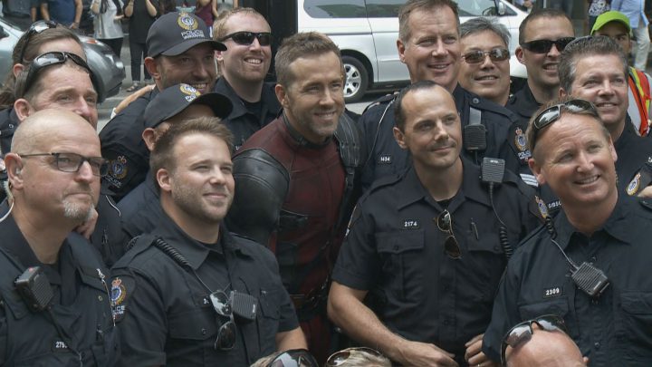 Ryan Reynolds takes time from ‘Deadpool 2’ shoot to take photos with ...