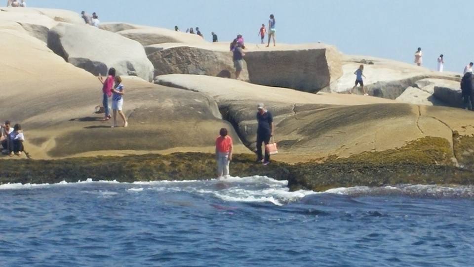 Despite warnings people still venturing out on black rocks at Nova ...