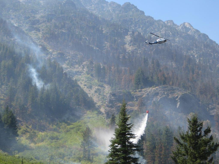 Massive Washington state wildfire jumps into B.C. between Manning and ...