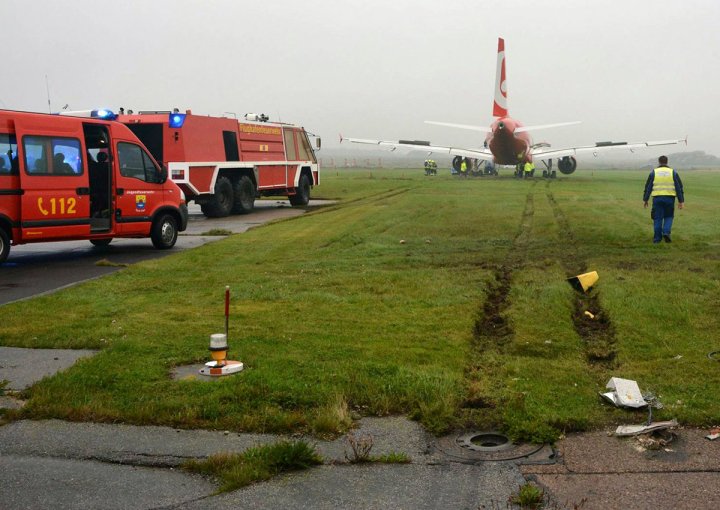 Jet carrying 88 passengers overshoots runway on German island of Sylt ...