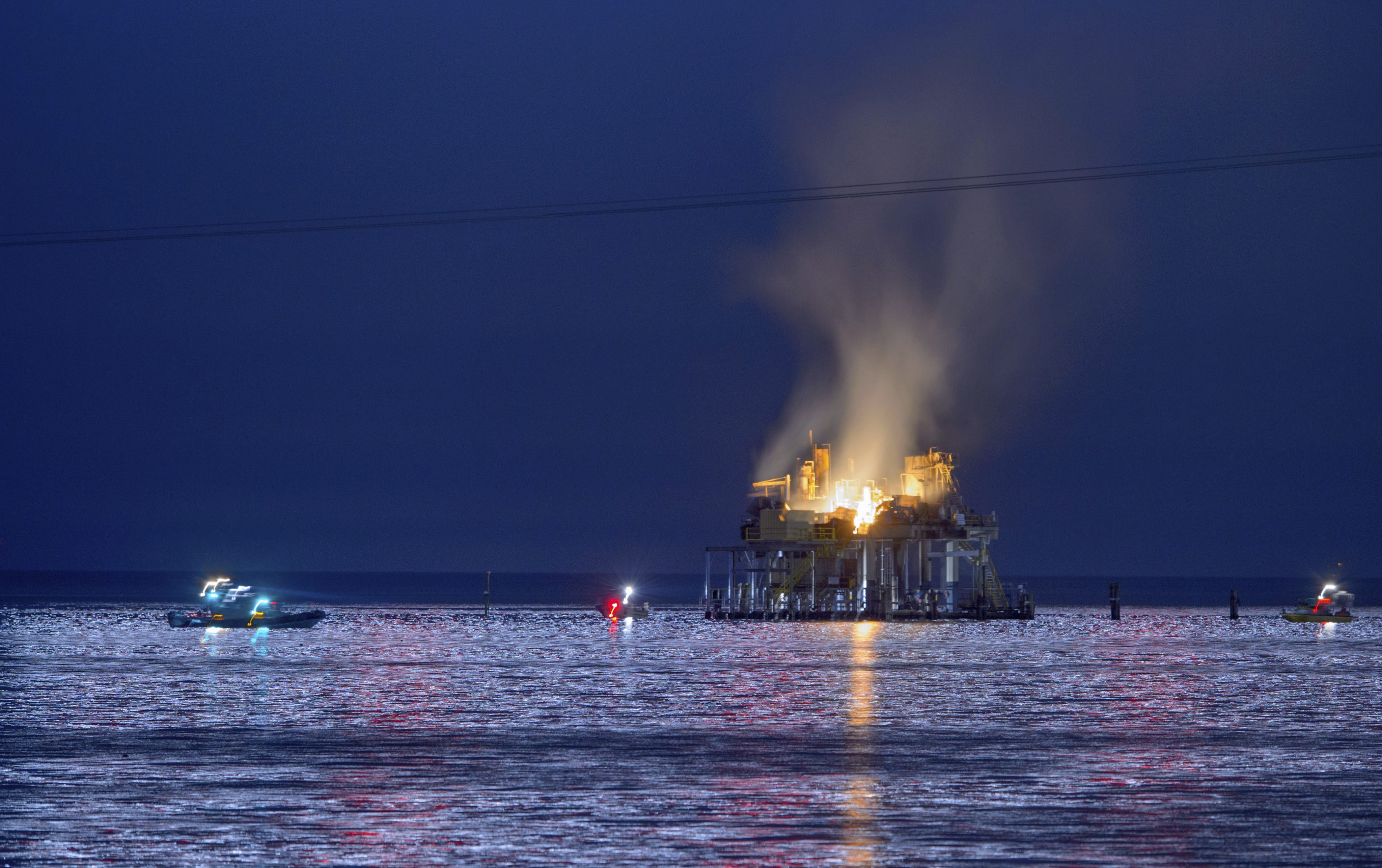 Oil rig explosion in Louisiana leaves 6 people injured, 1 missing ...