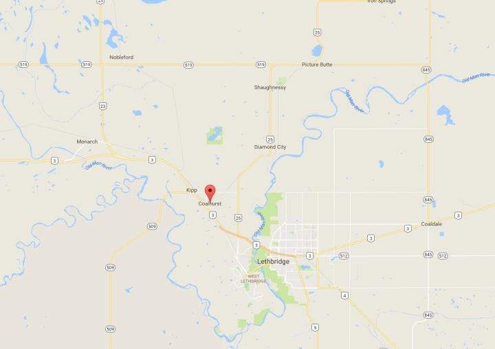 Train cars carrying crude oil derail in Coalhurst, Alta.: fire official ...