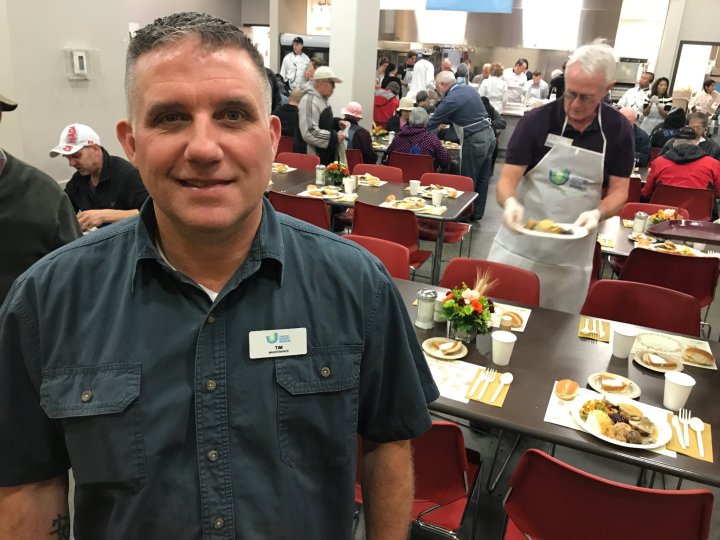 Volunteers serving more than turkey this Thanksgiving - BC | Globalnews.ca