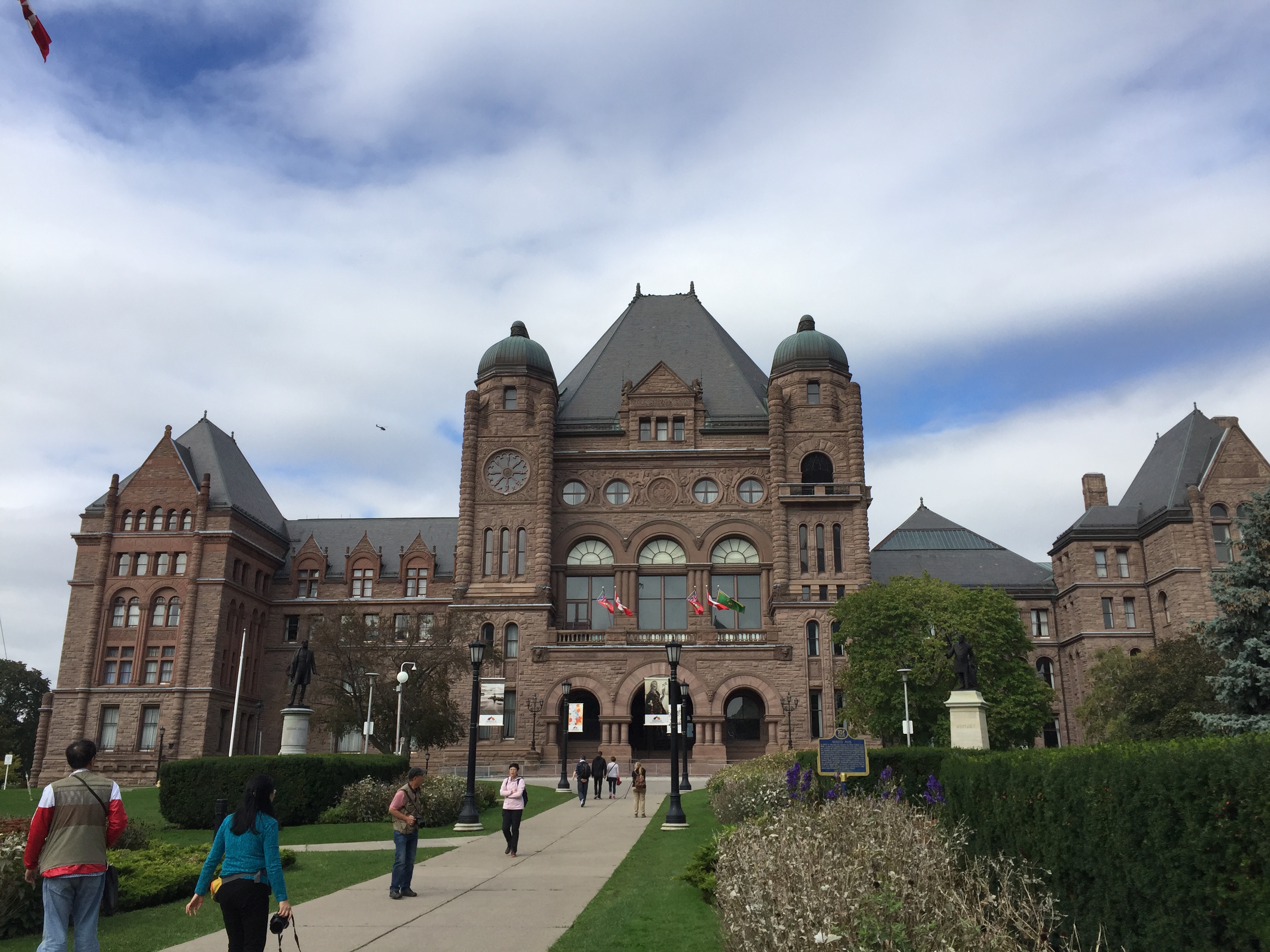 Toronto MPP wants disclaimers on airbrushed, altered images in ...