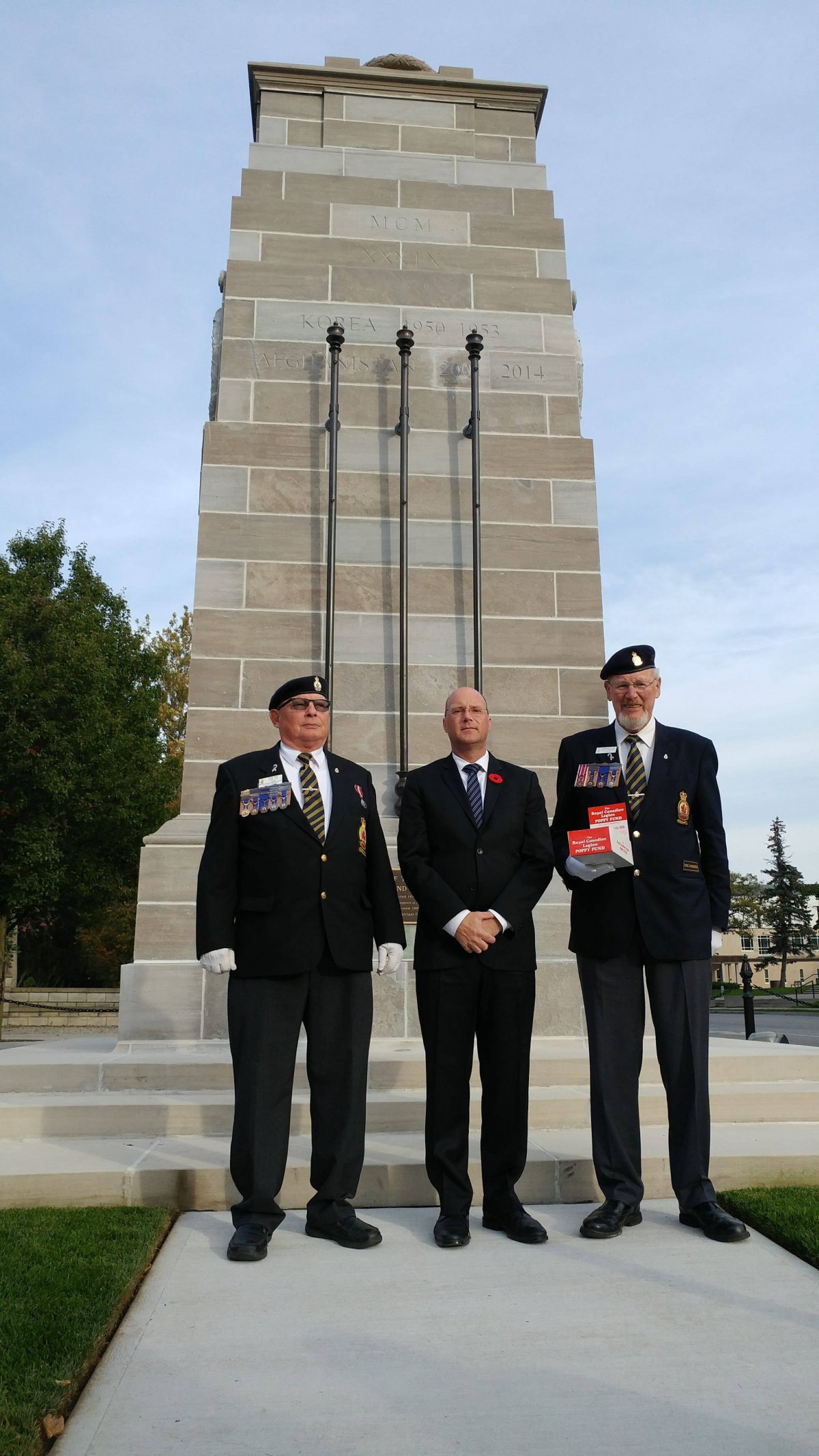 Pinning of the First Poppy ceremony kicks off poppy campaign in London ...