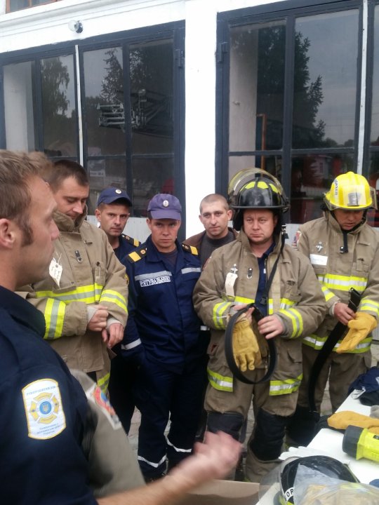 Edmonton firefighters return from Ukraine after delivering much-needed ...