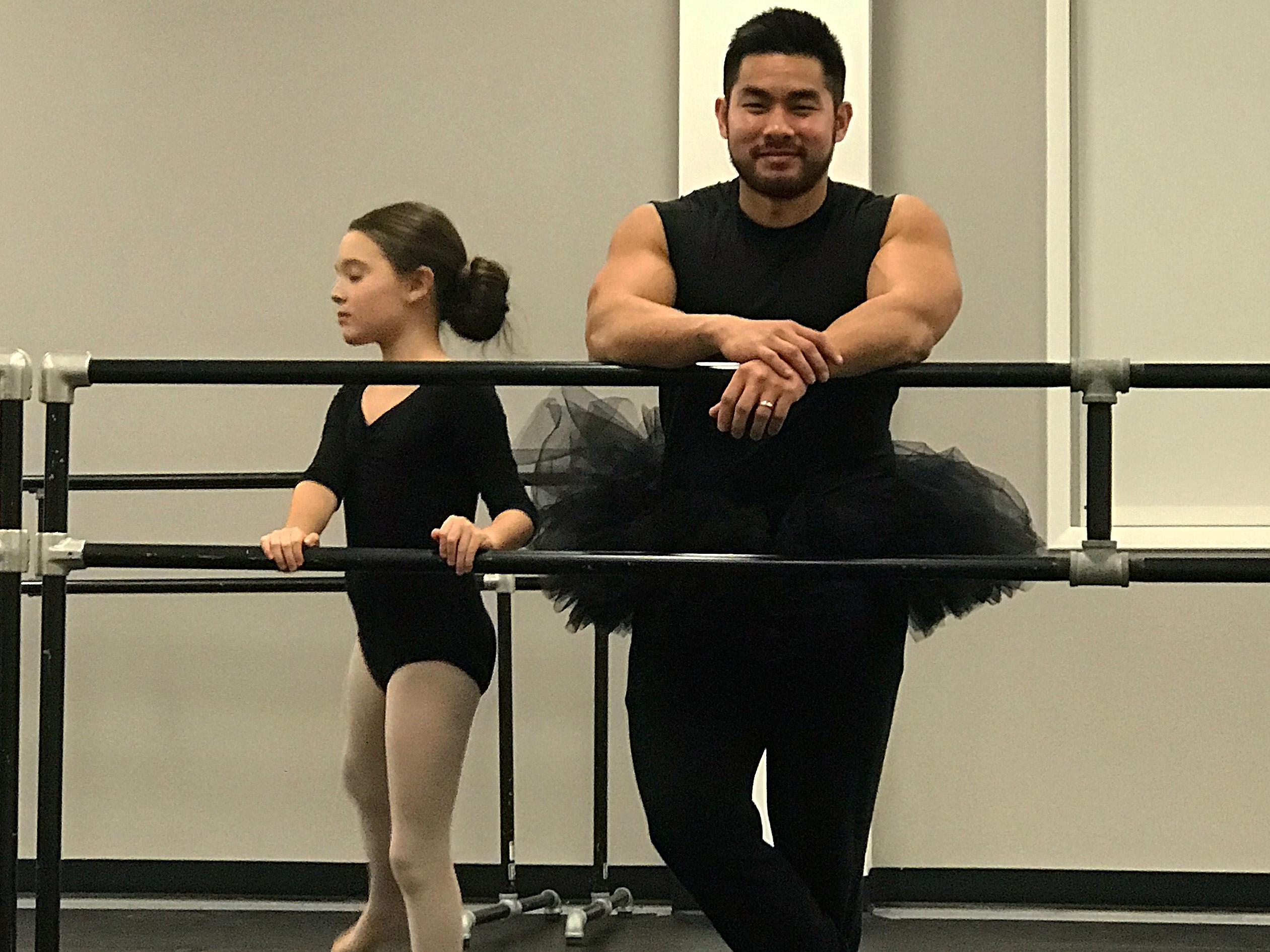 Sweet dad dons tutu in daughter’s ballet class: ‘I would do anything to ...