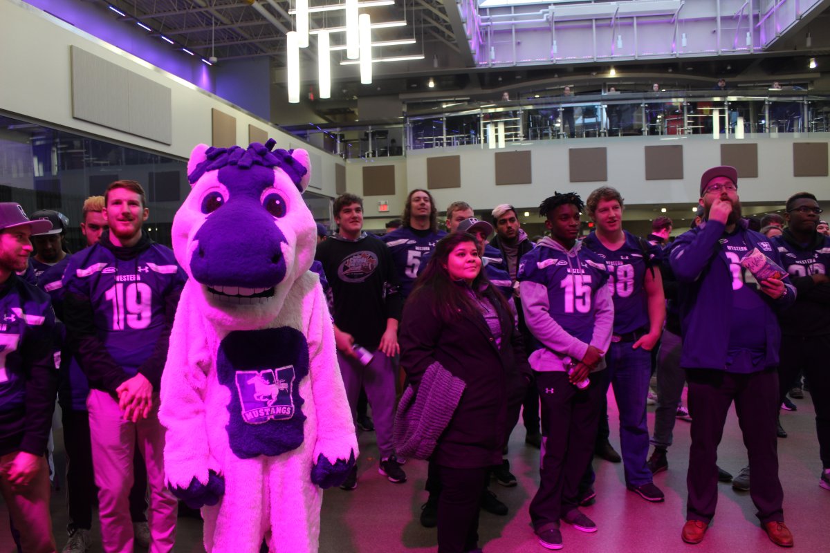 Fanfare and confetti greets Western student athletes during ...