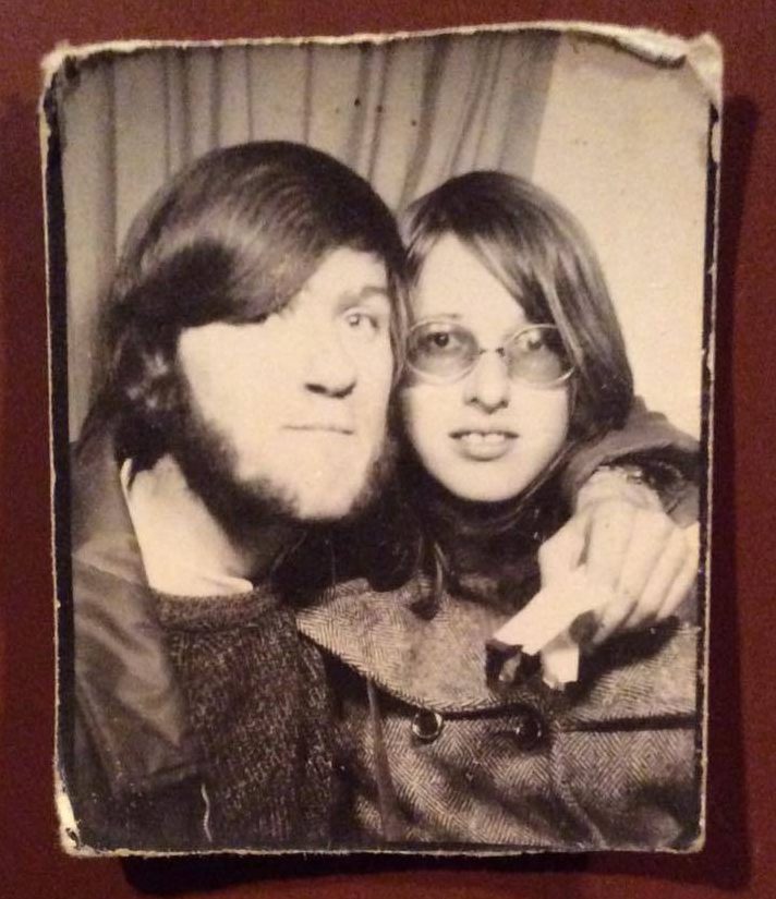 Woman opens Christmas gift she gave to boyfriend when she dumped him in ...