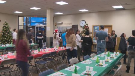 IN PHOTOS: Edmonton’s Hope Mission serves early Christmas meal to ‘600 ...
