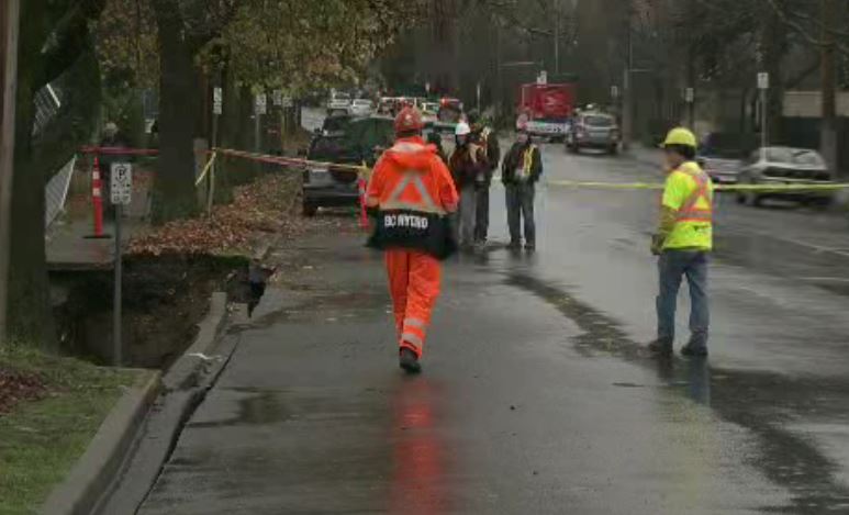 Sidewalk collapses into Victoria construction site - BC | Globalnews.ca