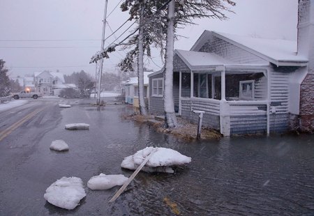 ‘Bomb cyclone’ photos show intensity of storm as it pummelled East ...