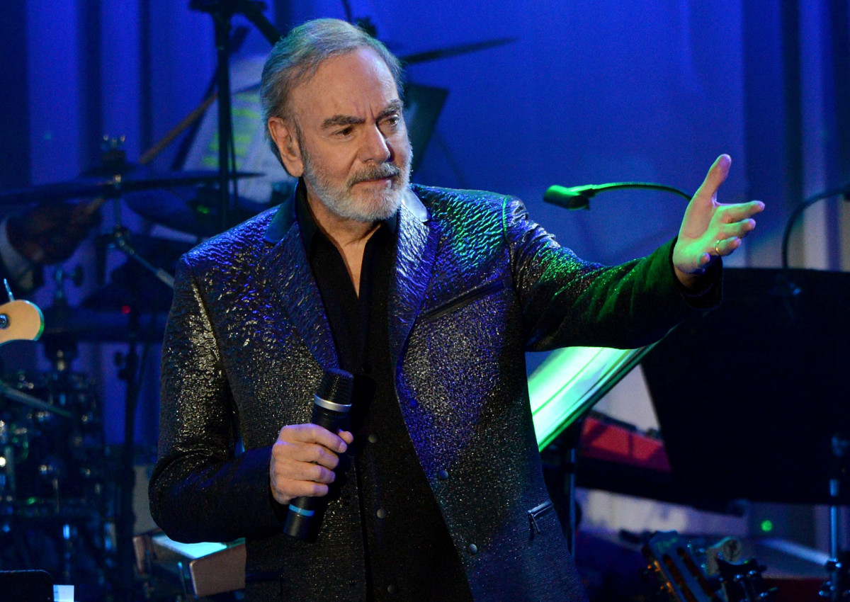 At 85, Neil Diamond Sang One Song — And 12,000 People Refused To Stop ...