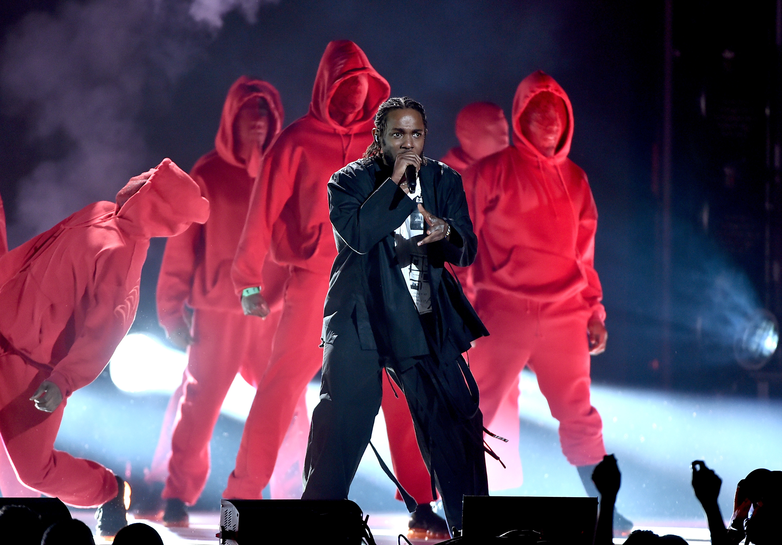 Kendrick Lamar opens Grammy Awards with politically charged performance ...