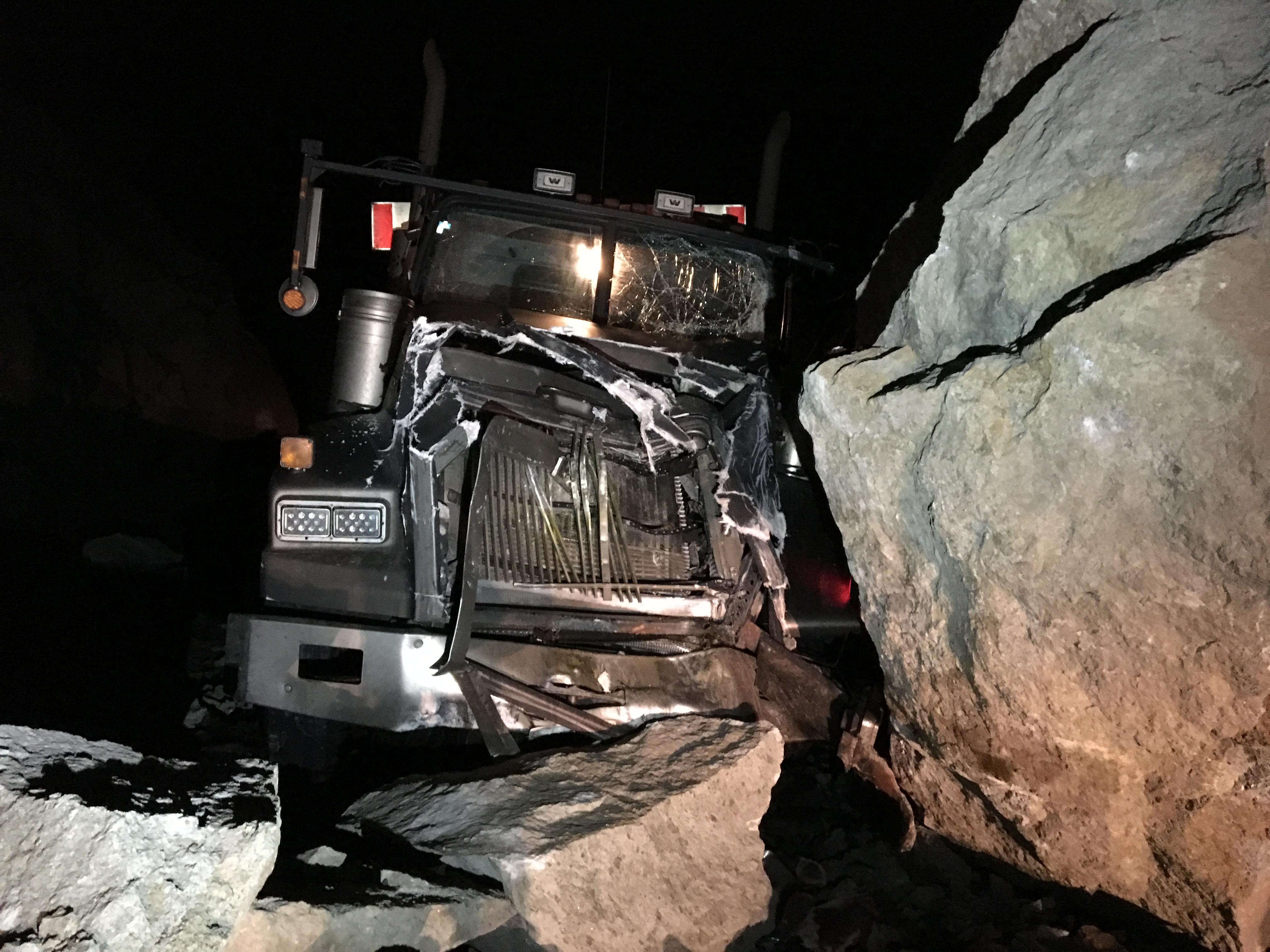 Rockslide clearing continues at Spences Bridge, Highway 1 reopens ...