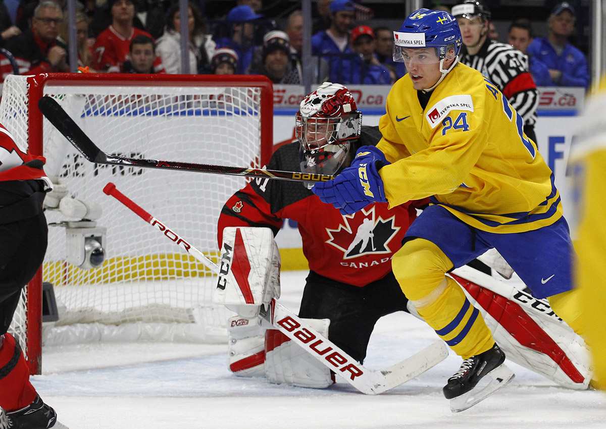 Swedish captain tosses silver medal into stands after WJHC loss to ...