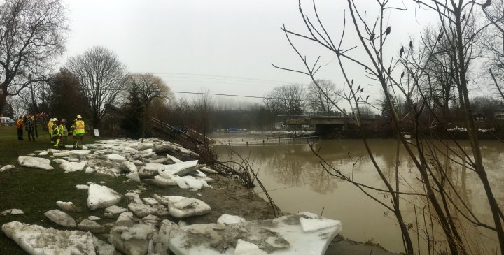 Driver rescued from Port Bruce bridge collapse - London | Globalnews.ca