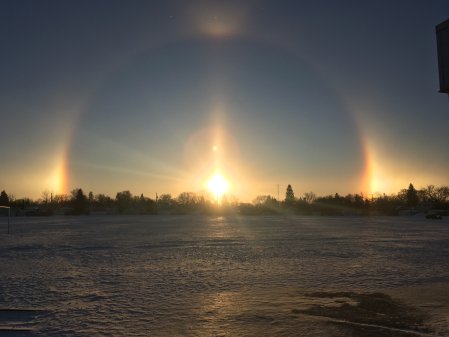 Social media lights up with images of Manitoba sun dogs - Winnipeg ...