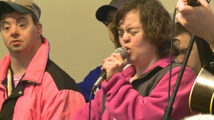 Victoria musicians host weekly karaoke event for adults with ...