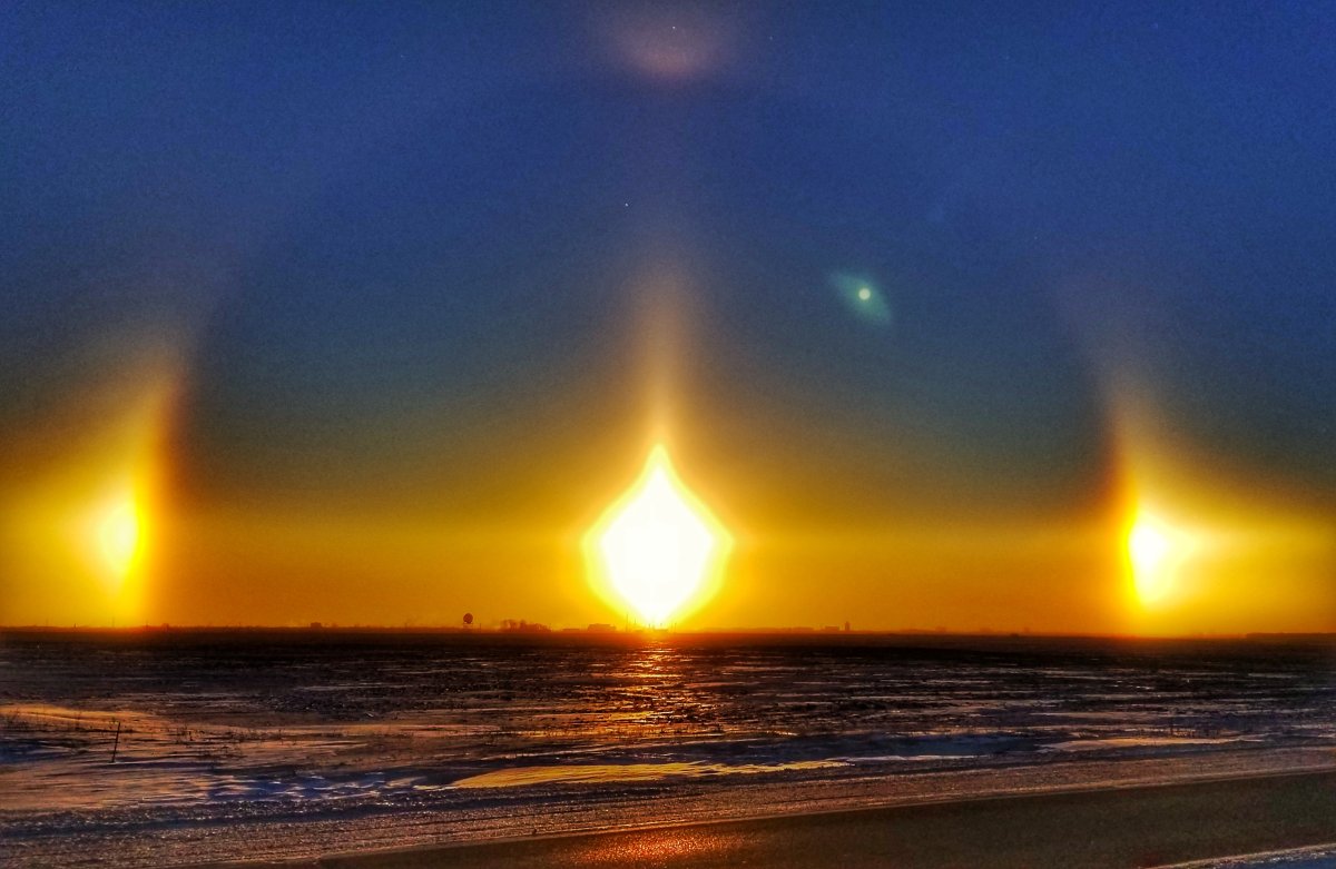 Social media lights up with images of Manitoba sun dogs - Winnipeg ...