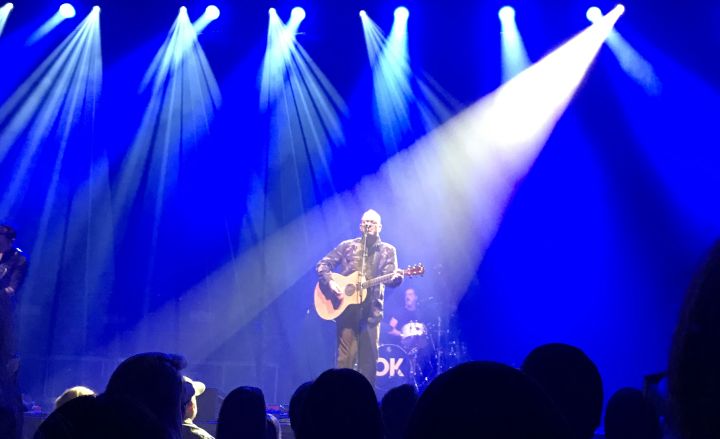 Matthew Good collapses on stage in Edmonton | Globalnews.ca