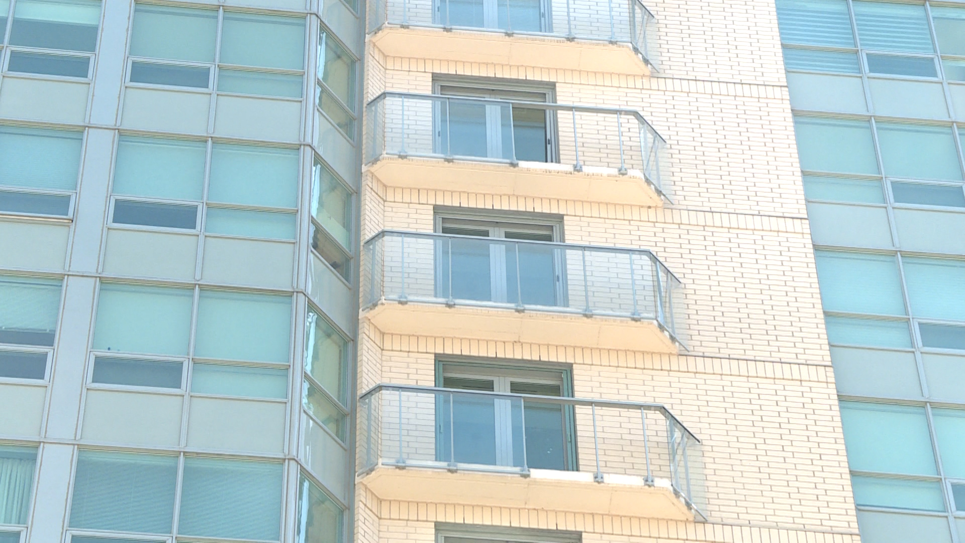 Broken glass falls from balcony of high-rise condo during windstorm ...
