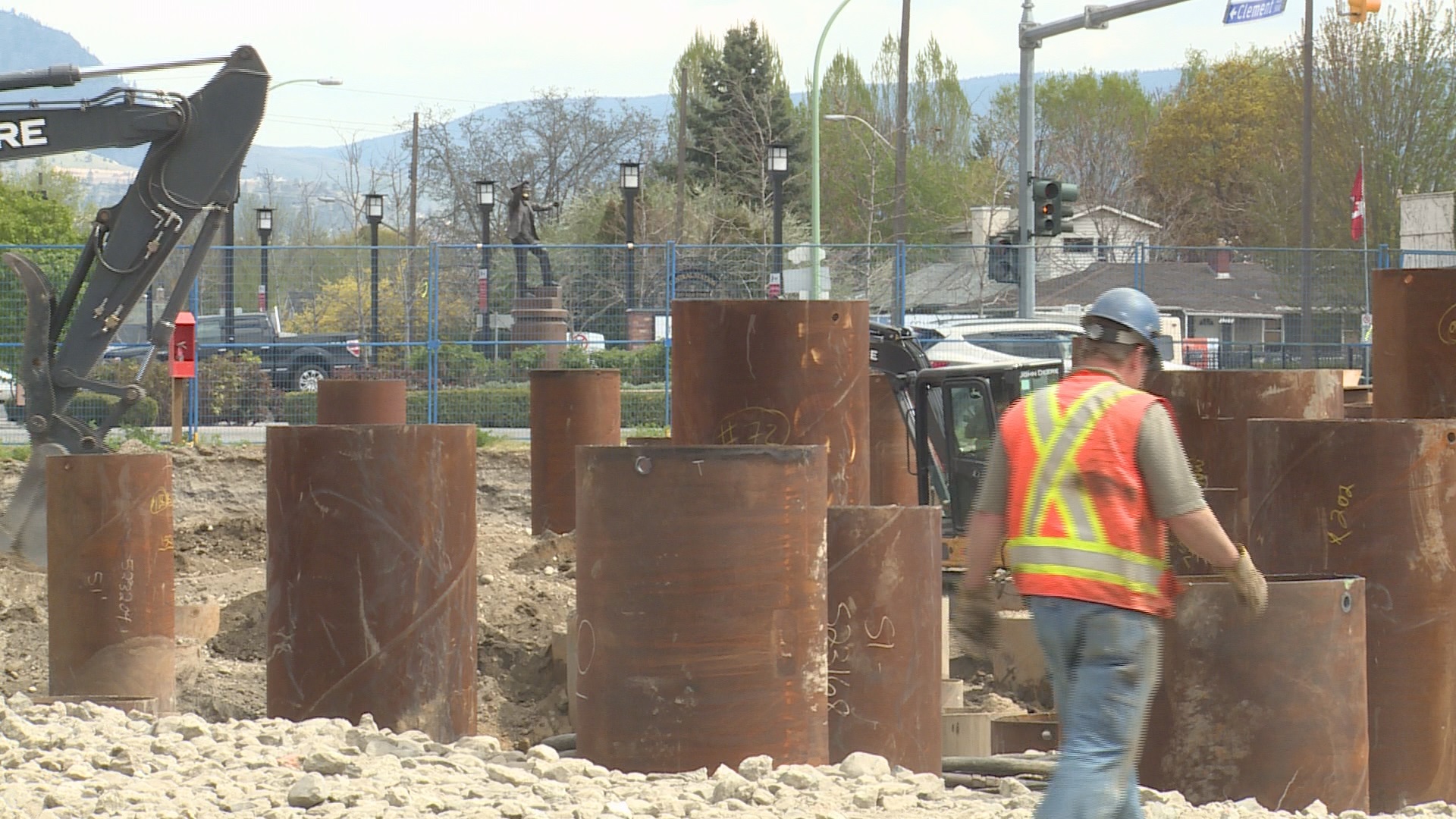 What are those giant tubes at Kelowna construction sites? | Globalnews.ca