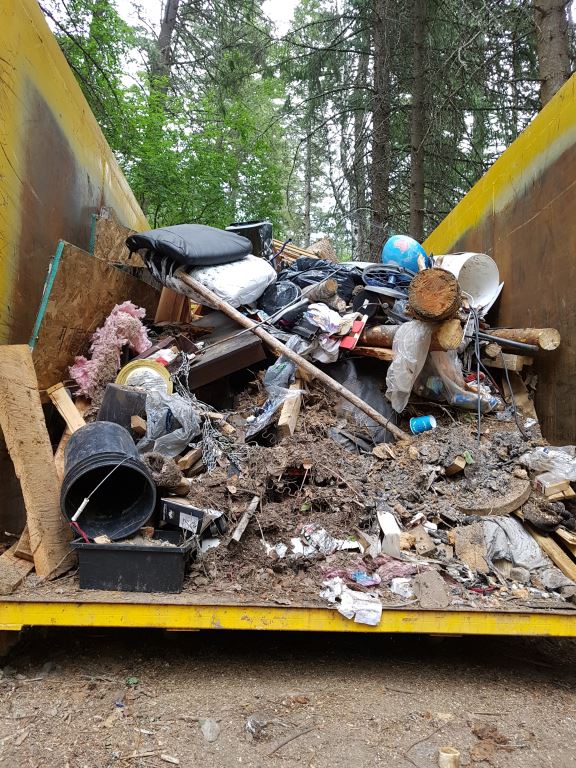 A large, illegal dump site near Peachland cleaned up by volunteers ...