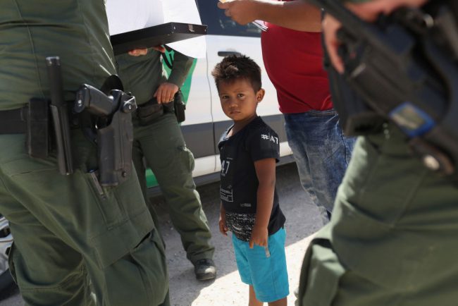Viral photos capture the fearful plight of child migrants at U.S ...