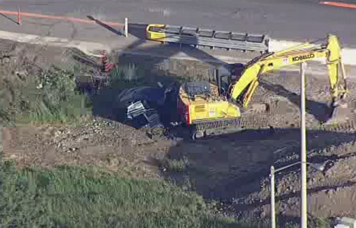 Eastbound Hwy 401 collector lanes reopened after single-vehicle crash ...