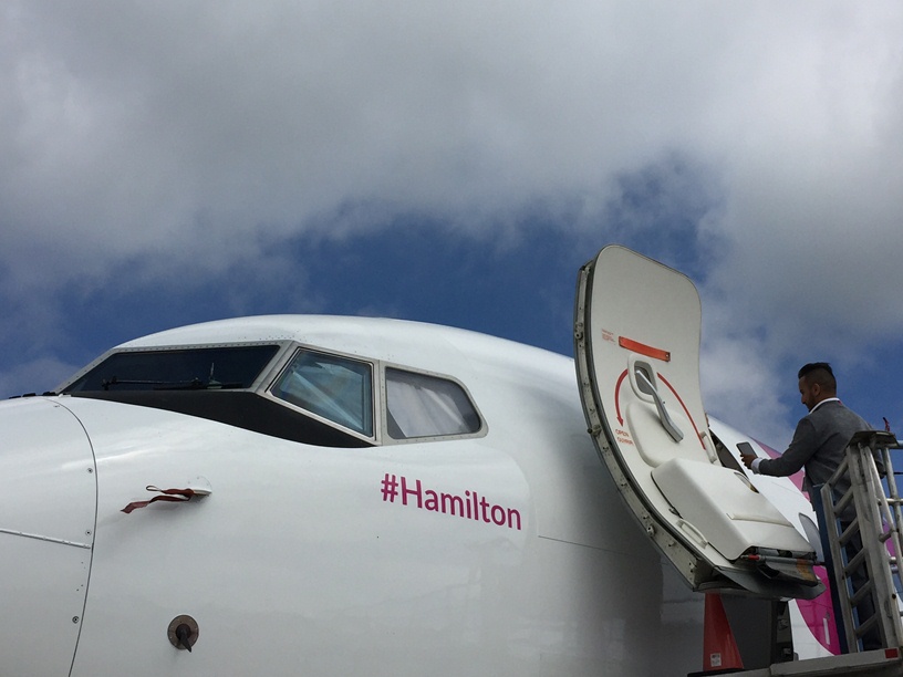 Low-cost airline Swoop takes flight in Hamilton - Hamilton | Globalnews.ca