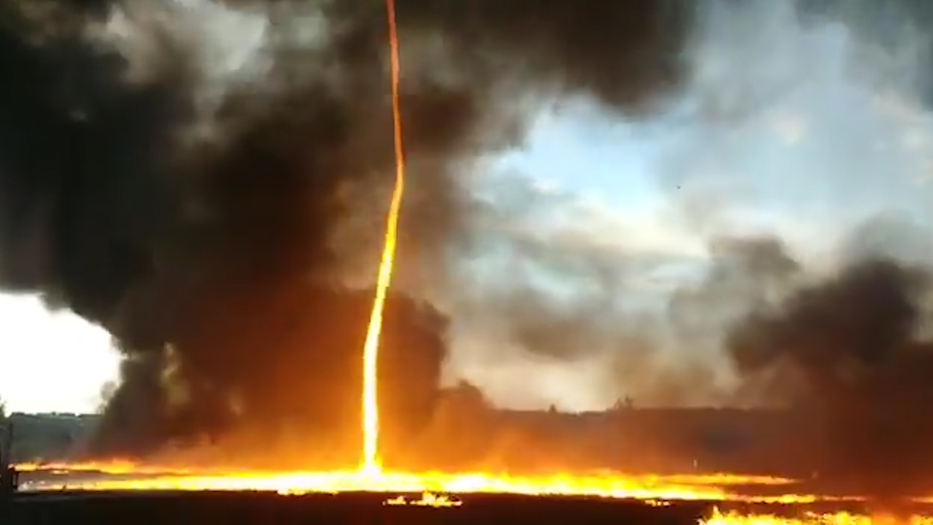 ‘Firenadoes’ form during intense blaze at U.K. plastics factory ...