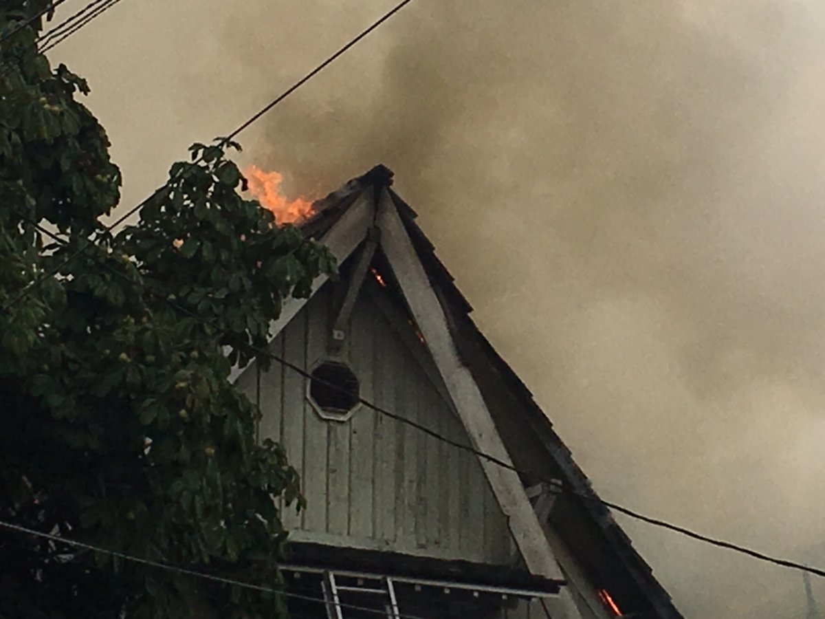 Heavy smoke pours from Kitsilano home engulfed in flames - BC ...