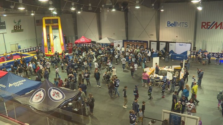 Jets fans flock to Bell MTS Iceplex for Fan Fest - Winnipeg | Globalnews.ca