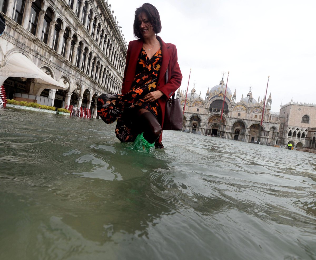 Venice flooding kills at least 11, puts city under worst water levels ...