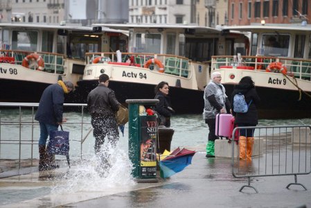 Venice flooding kills at least 11, puts city under worst water levels ...