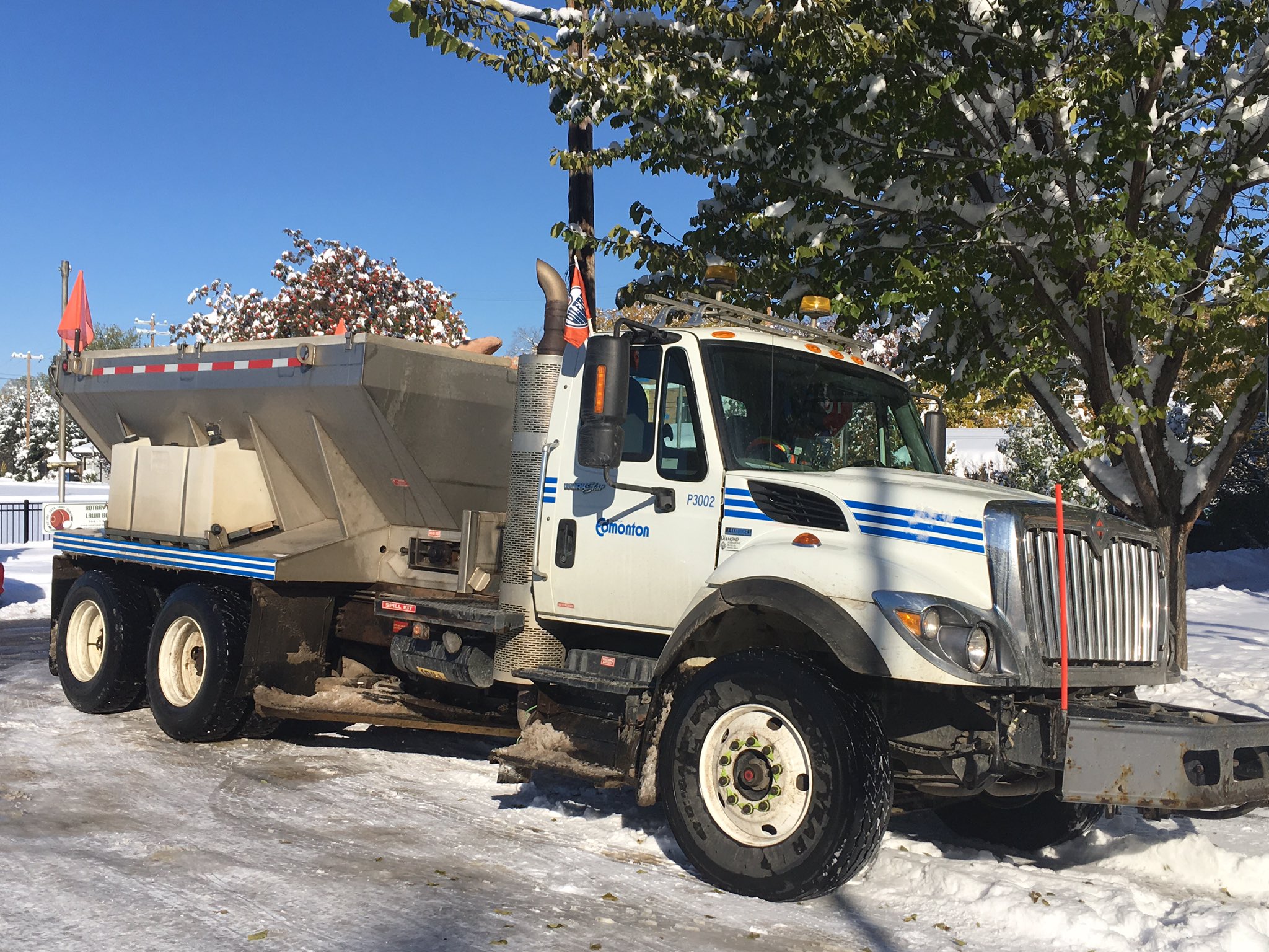 Edmonton sends 30 plows to Calgary to help with snowfall | Globalnews.ca
