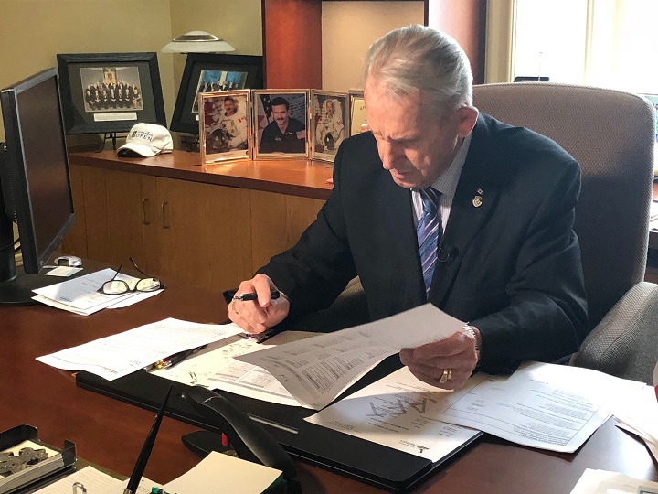 Gord Krantz re-elected mayor of Milton for 13th term | Globalnews.ca