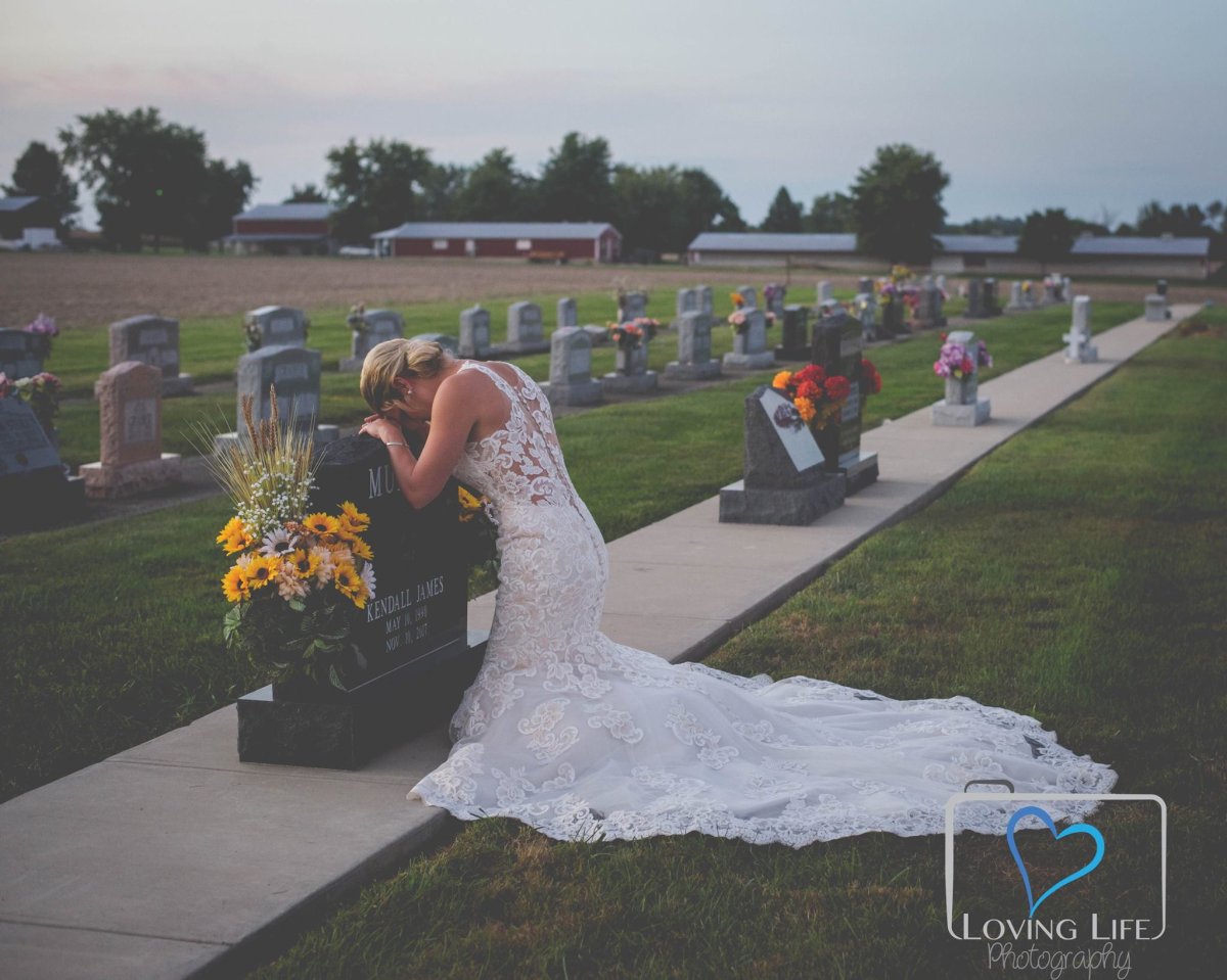 A bride takes her wedding day photos, 10 months after her fiance was ...