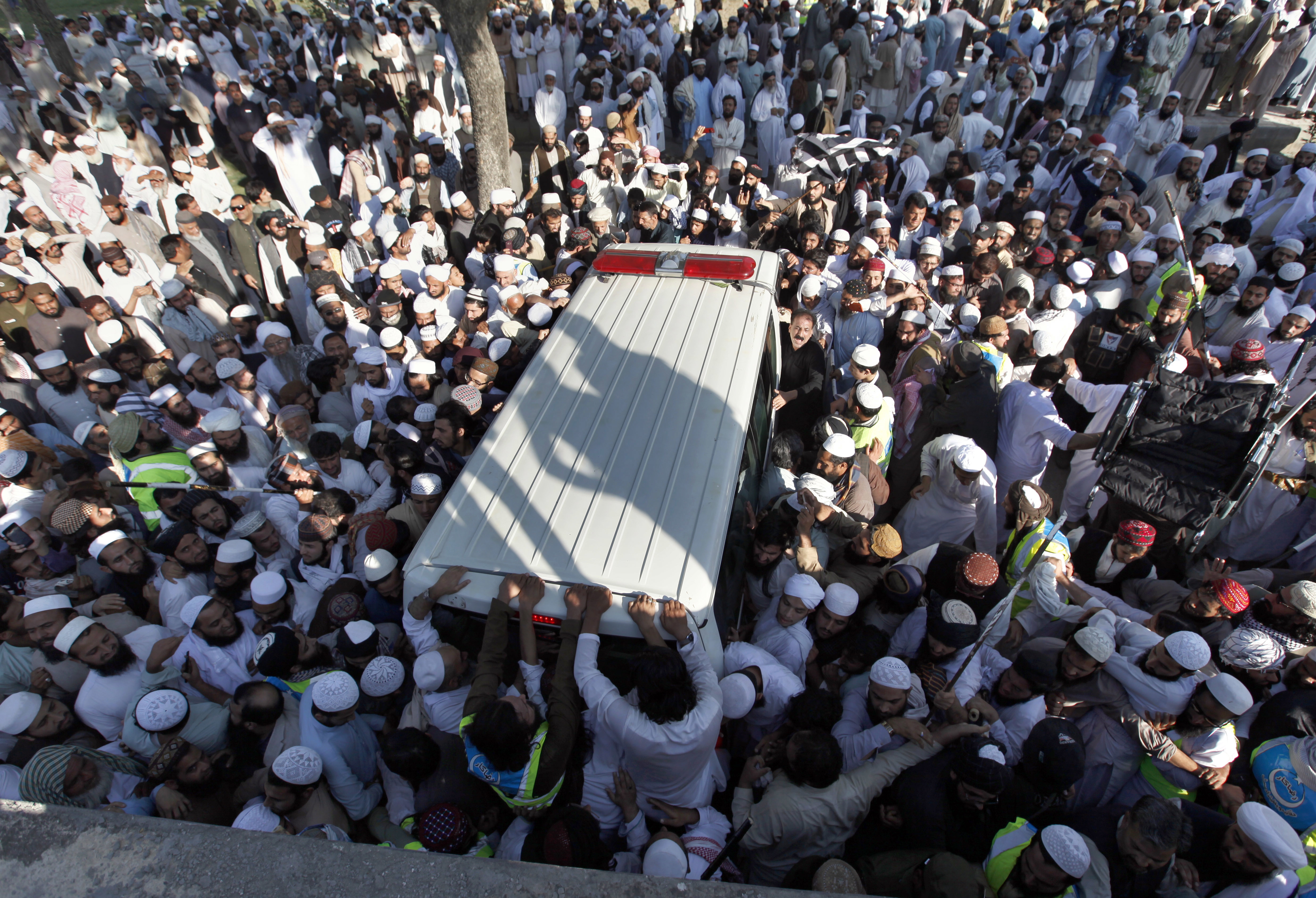 Funeral of Pakistani pro-Taliban cleric draws thousands of mourners ...