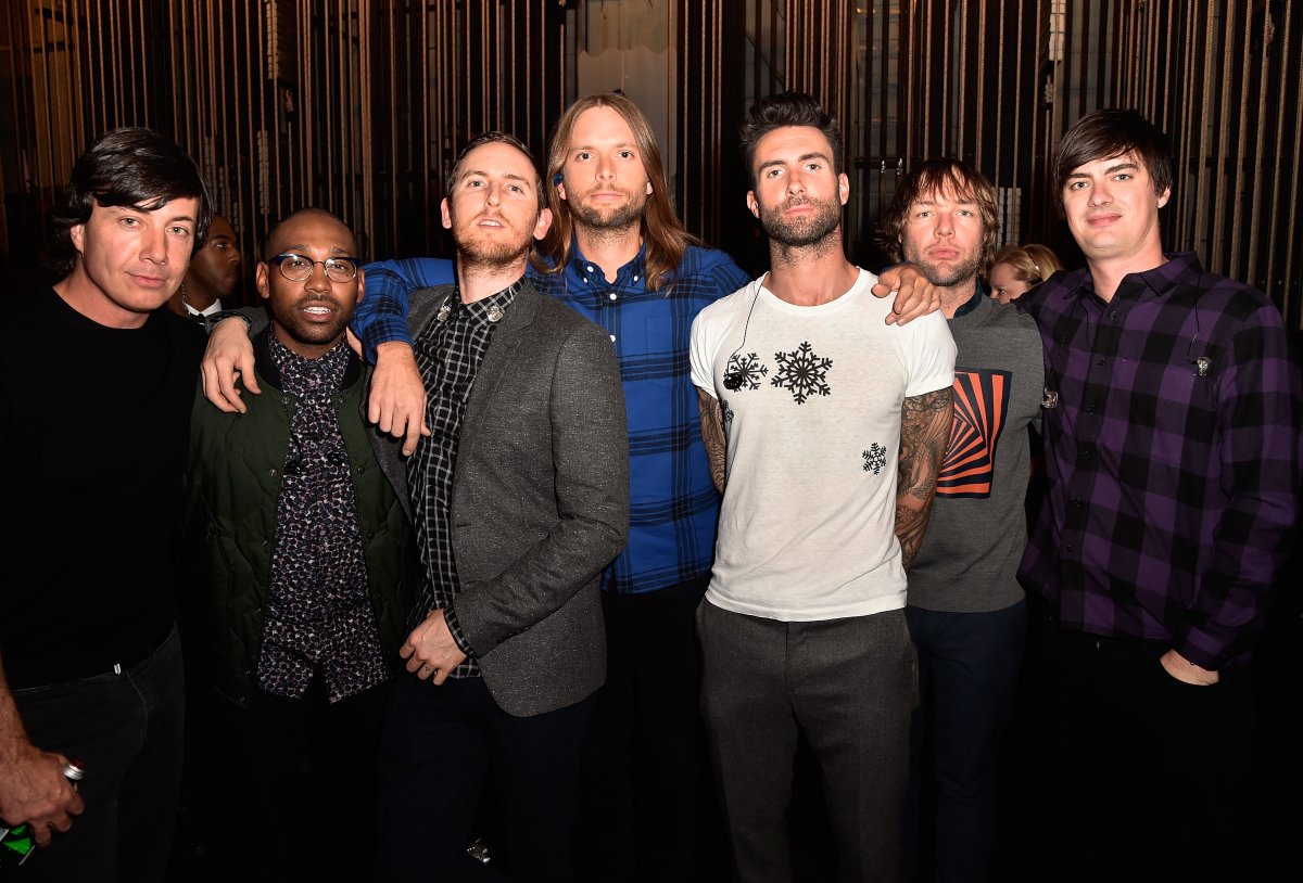 Thousands sign petition demanding Maroon 5 drops Super Bowl halftime ...