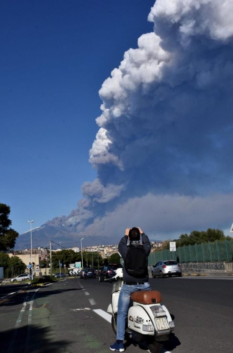 PHOTOS: Europe’s highest, most active volcano erupts in Italy ...