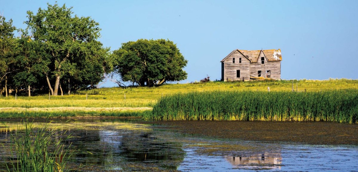 Book highlights the fading beauty of abandoned prairie farm buildings ...