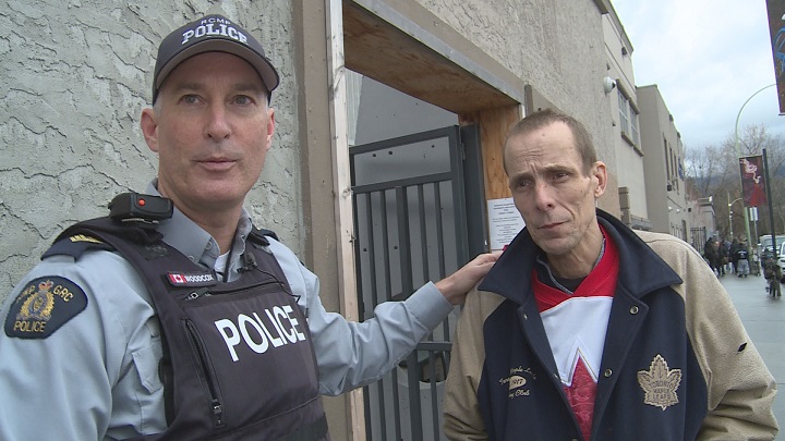 RCMP enforcing Kelowna’s downtown core with hugs | Globalnews.ca